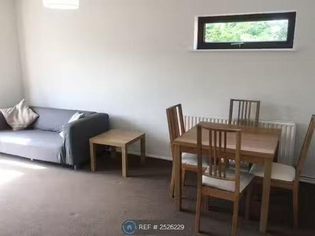Cheap Flat to rent in Catherine Lodge, Croydon CR0