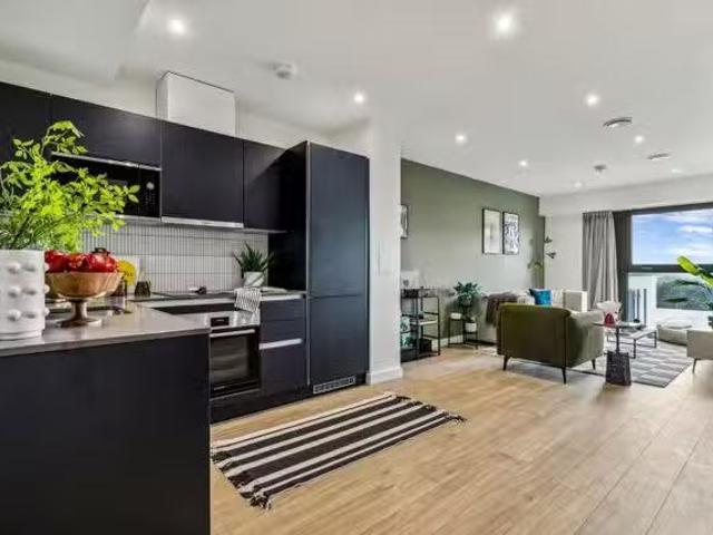 Deal! Flat to rent in Artisan Pointn, 136 Victoria Road W3