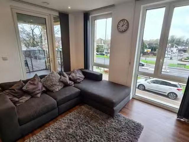 Rental! Flat to rent in Farnsworth Drive, Edgware, Greater Lon.