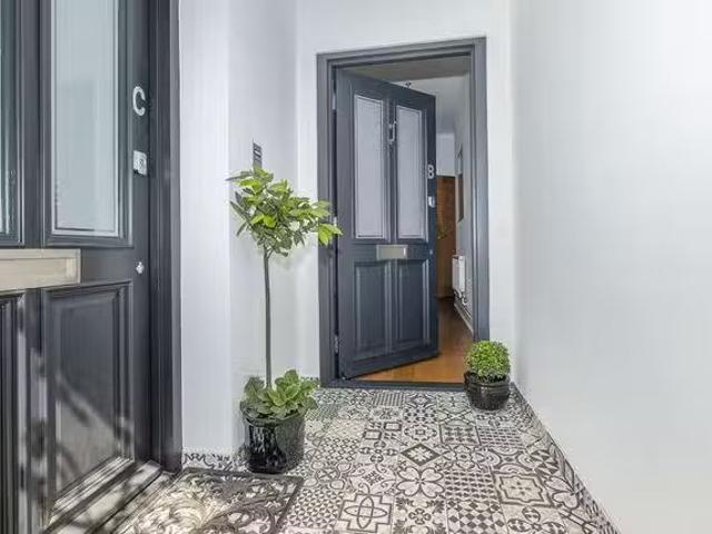 Charming Flat to rent in High Street, Teddington TW11