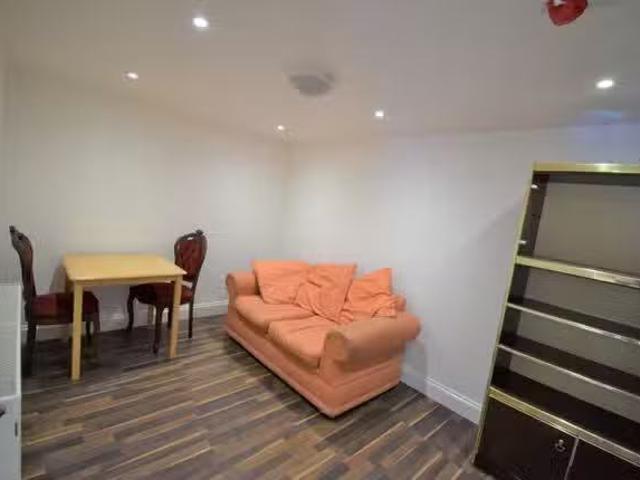 Cheap Flat to rent in Ilford IG1