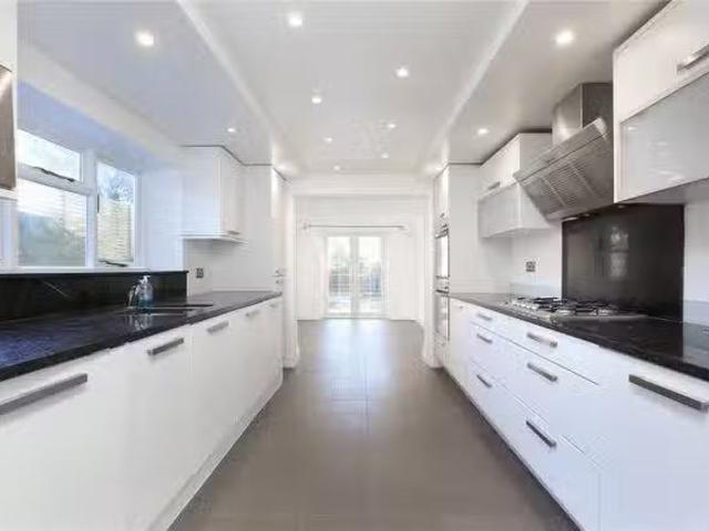Charming Flat to rent in North Street, Clapham SW4