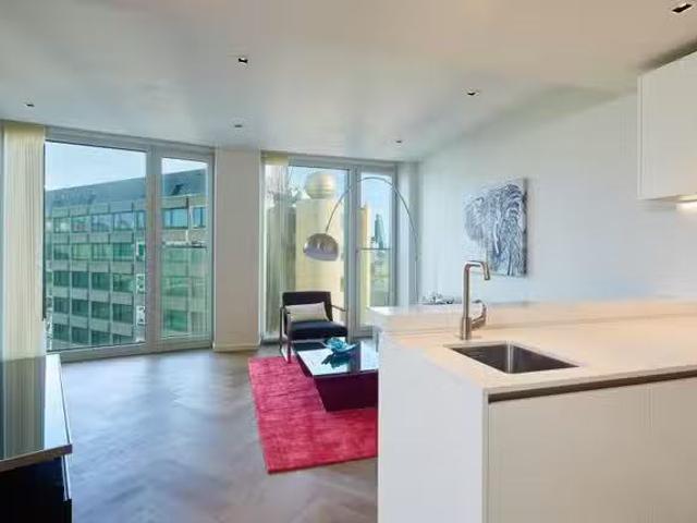 Rental! Flat to rent in South Bank, Upper Ground, London, Wate.
