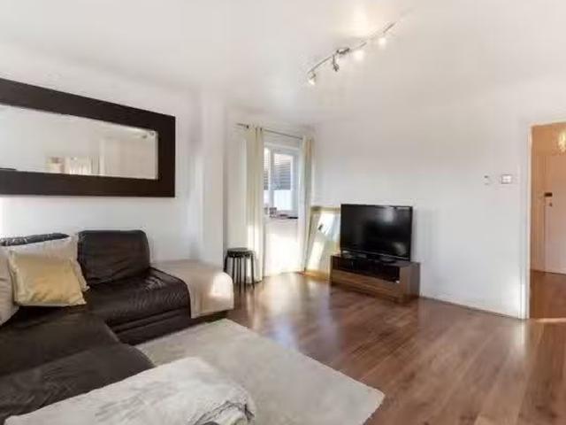 For Rent! Flat to rent in Selhurst Road, Selhurst, London SE25