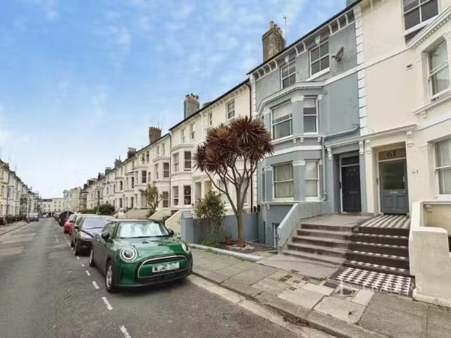 Charming House for rent in Lansdowne Street, Hove, East Susint.