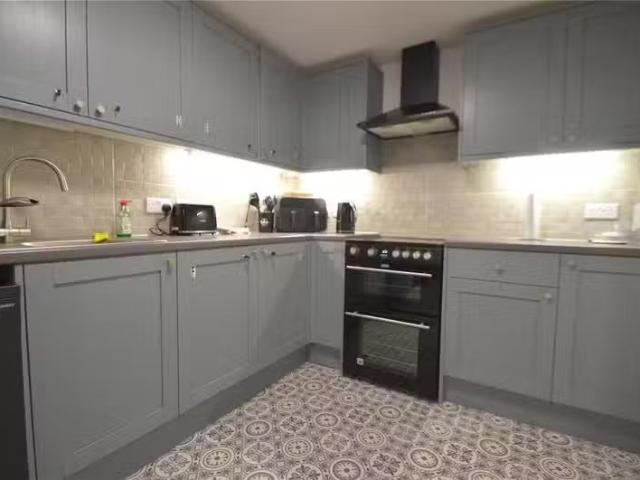 For Rent! House share for rent in Foxon Lane, Caterham, Surrey.