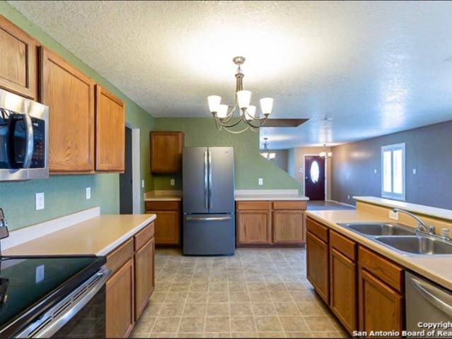 Cheap Large Room For Rent in Ingram Hills