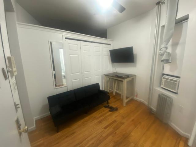 Cheap, laundry in building with windows 2nd floor