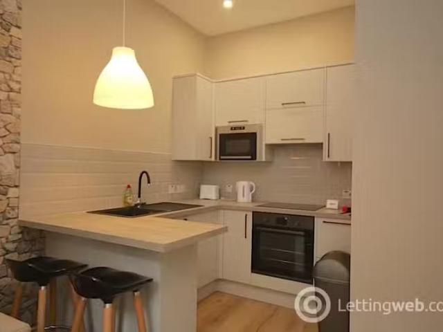 Cozy Property to rent in Mc Neill Street, Polwarth, Edinburgh.