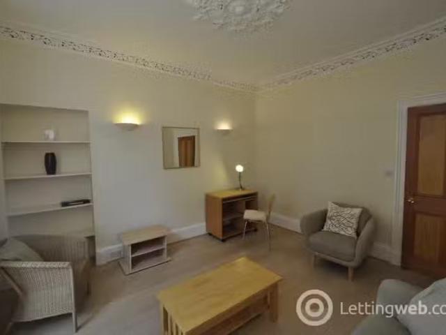 For Rent! Property to rent in Blackwood Crescent, Newington, E.