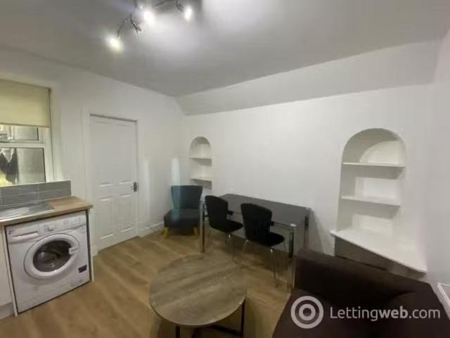 Cheap Property to rent in Bon Accord Street, City Centre, Aber.