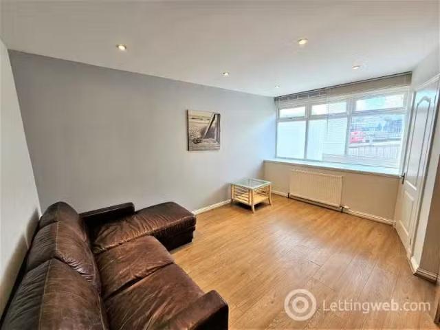 Cheap Property to rent in Commerce Street, City Centre, Aberde.