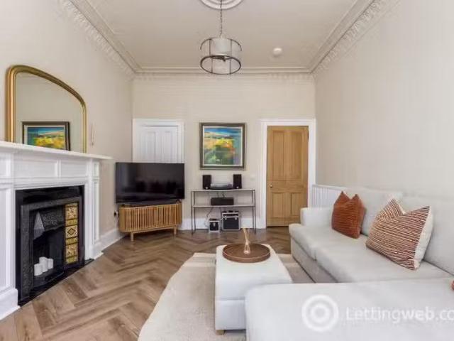 For Rent! Property to rent in Comely Bank Avenue, Edinburgh.