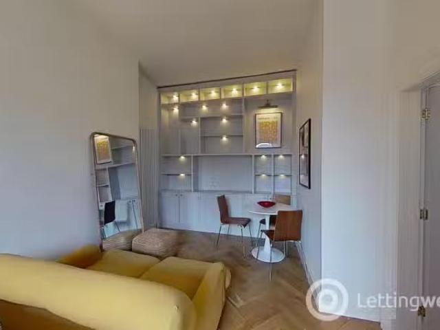 Nice Property to rent in Comely Bank Row, Edinburgh, Midlothia.