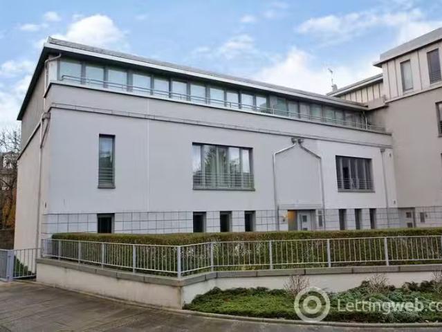 For Rent! Property to rent in Dempsey Court, Queens Lane North.