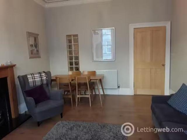 Cozy Property to rent in Panmure Place, Tollcross, Edinburgh.
