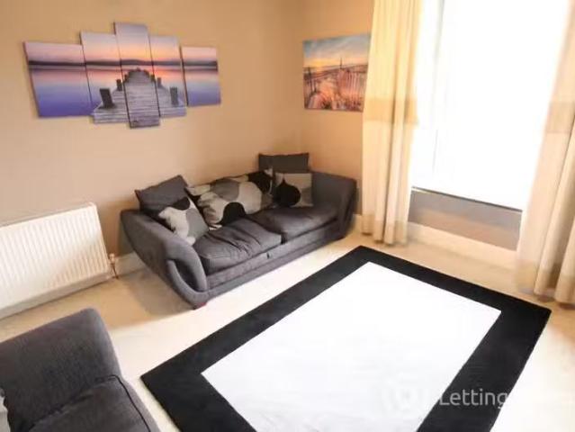 Deal! Property to rent in Summerfield Terrace, Second Floor, A.