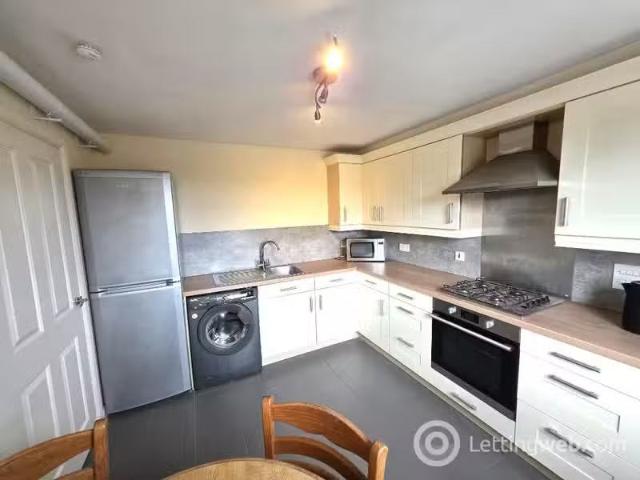 Charming Property to rent in South College Street, City Centre.