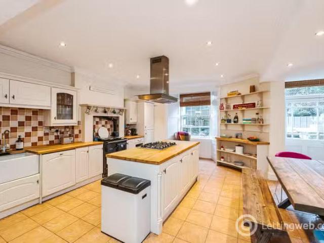 New Property to rent in Union Street, City Centre, Edinburgh