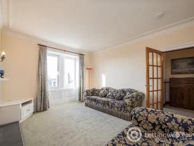 Nice Property to rent in Victor Park Terrace, Edinburgh, EH12