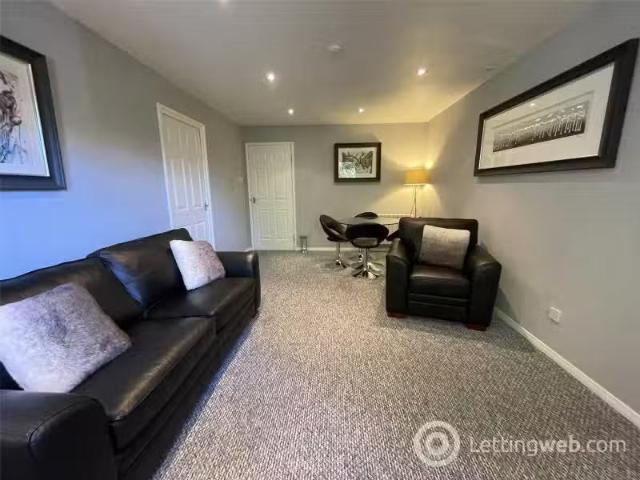 Charming Property to rent in 3/7 Craigleith Road, Fettes Court.