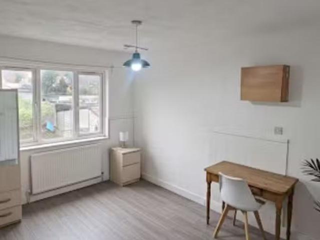 Charming Room to rent in Neasden, NW2