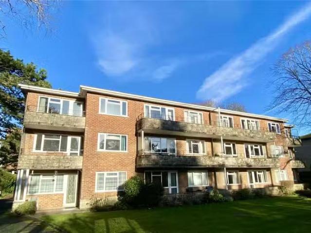 Cheap Studio apartment for rent in Marlborough Road, Bournemou.