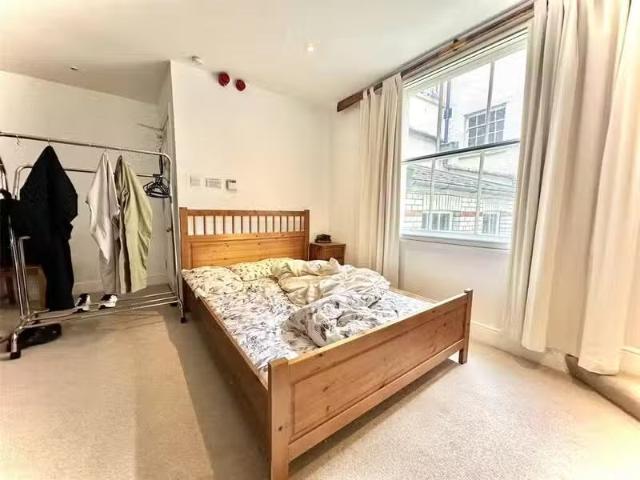 Nice Studio apartment for rent in Taylors Bank, Broad Street.