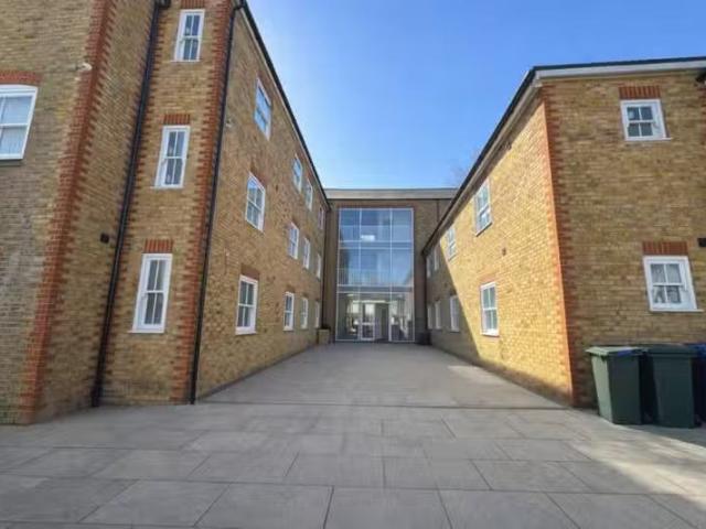 Charming Studio flat for rent in 8 Jubilee Road, High Wycombe.