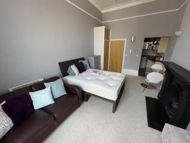 Charming Studio flat for rent in Cotham Hill, Bristol, BS6