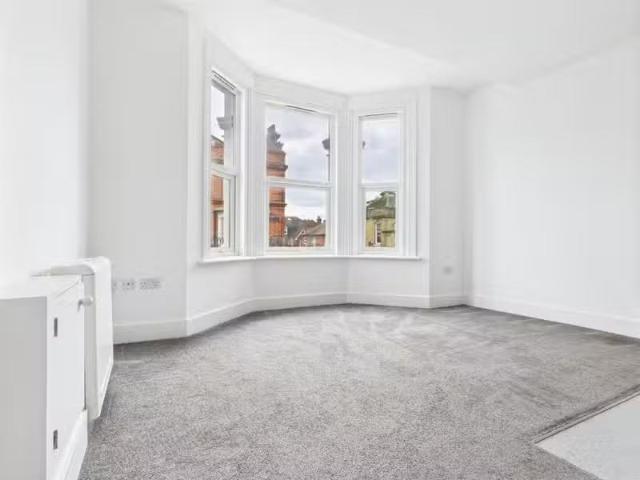 Charming Studio flat for rent in Rowlands Road, Worthing, West.