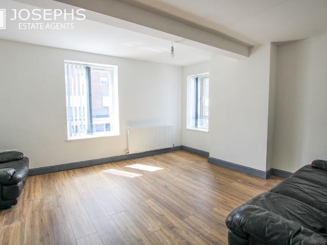 Cheapside, Bolton BL1, 2 bed flat to rent, £800 pcm | PrimeLocation