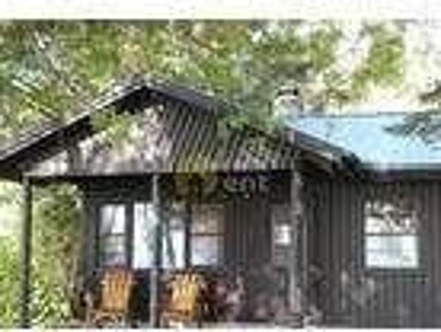 Cheboygan 2 bedrooms 1 bathroom log cabin