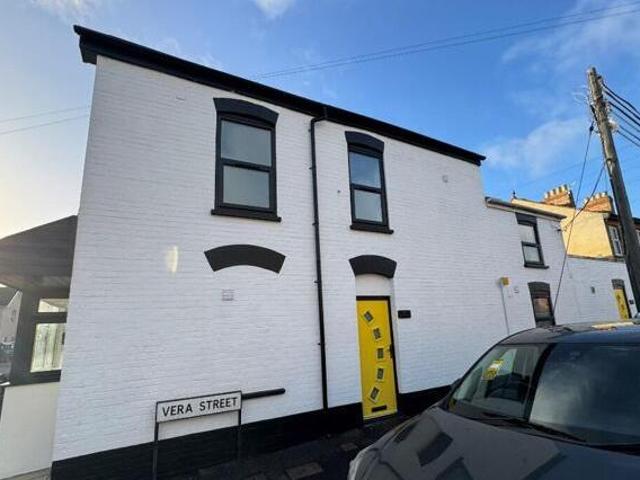 Cheddon Road, Taunton, 3 Bedroom Maisonette