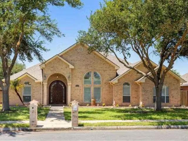 Cheerful 4 bedroom place with game room and pool. 3005 Wister.