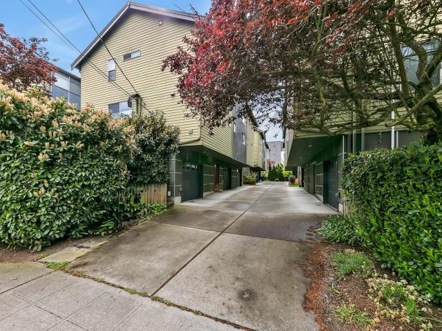 Cheery & Bright Columbia City Townhome