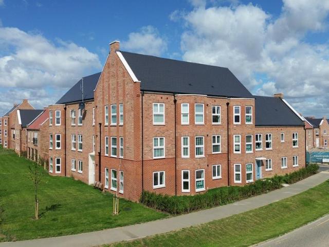 Chelmsford CM1 2 bed apartment to rent £1,750 pcm £404 pw