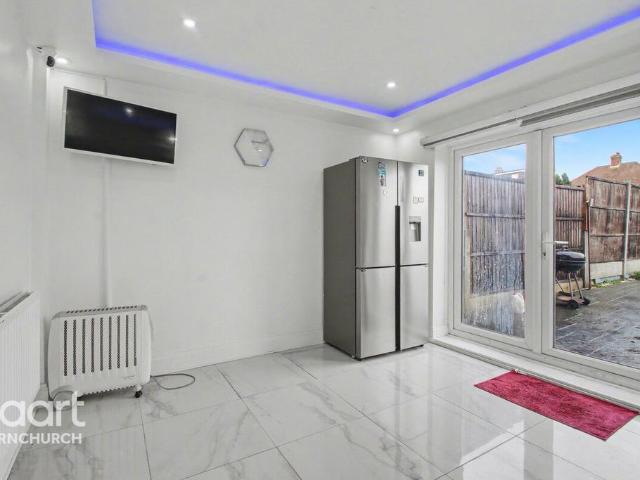 Chelmsford Drive, Essex 4 bed semi detached house to rent £3,250 pcm £750 pw