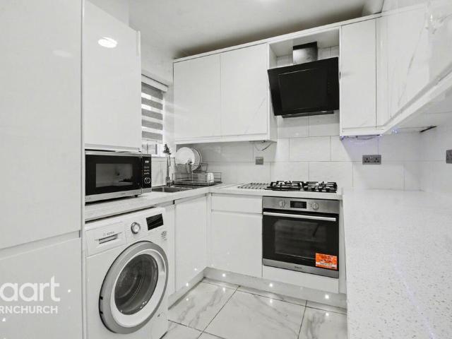 Chelmsford Drive, Essex 4 bed semi detached house to rent £3,250 pcm £750 pw