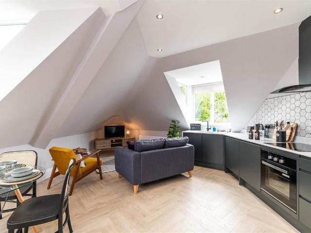 Chelmsford Grove, Sandyford, Newcastle Upon Tyne NE2, 2 bed flat to rent, £1,500 pcm | PrimeLocation