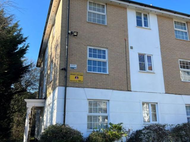 Chelmsford House, Chelmsford Road, Dunmow CM6, 2 bed flat to rent, £1,025 pcm | PrimeLocation