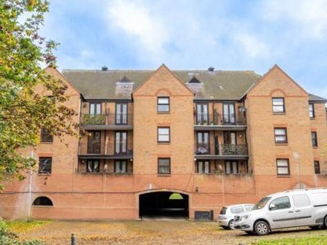 Chelmsford Road, Dunmow, 2 Bedroom Apartment