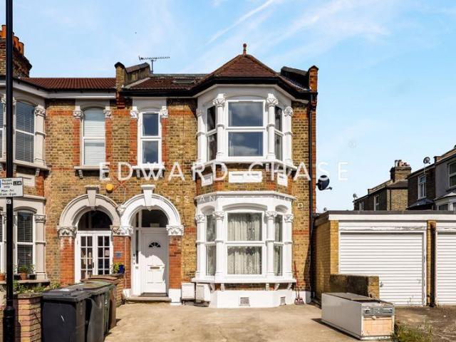 Chelmsford Road, London, E11 4 bed duplex to rent £2,400 pcm £554 pw
