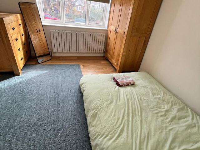 Chelmsford Road, London E11 2 bed flat to rent £2,100 pcm £485 pw