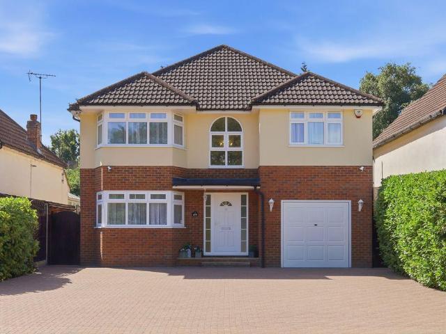 Chelmsford Road, Shenfield, Brentwood. 4 bed detached house to rent £4,000 pcm £923 pw