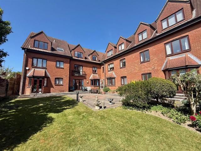 Chelmsford Road, Shenfield, Brentwood CM15, 1 bed flat to rent, £1,295 pcm | PrimeLocation