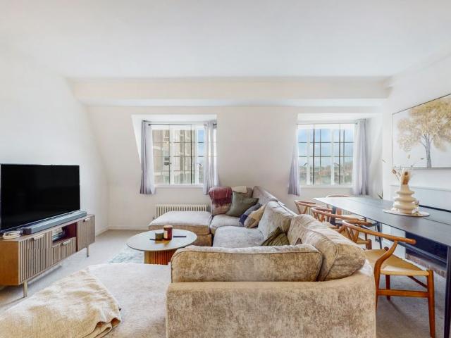 Chelsea Manor Gardens, London SW3, 2 bed flat to rent, £3,650 pcm | PrimeLocation