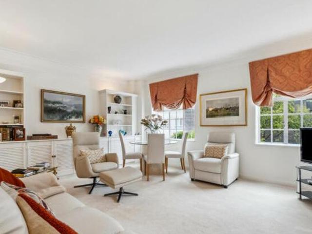 Chelsea Manor Gardens, London, 2 Bedroom Flat
