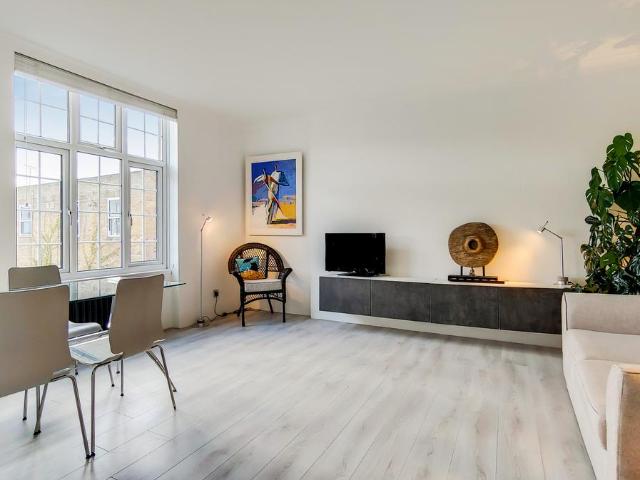 Chelsea Manor Street, Chelsea. Studio to rent £2,250 pcm £519 pw
