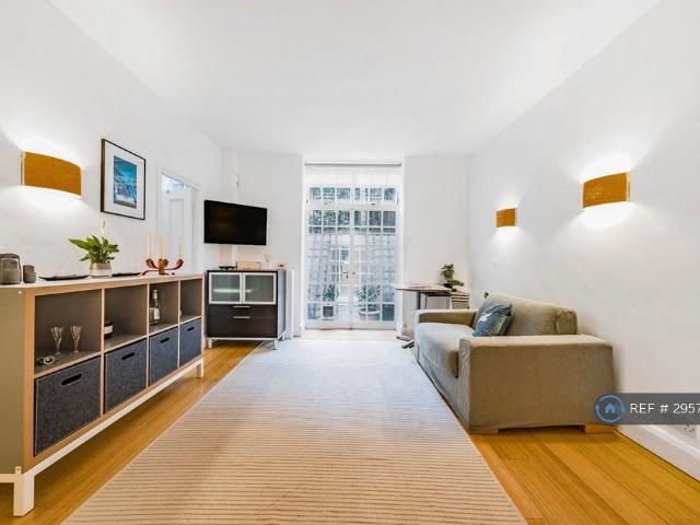 Chelsea Manor Street, London, SW3 1 bed flat to rent £2,375 pcm £548 pw